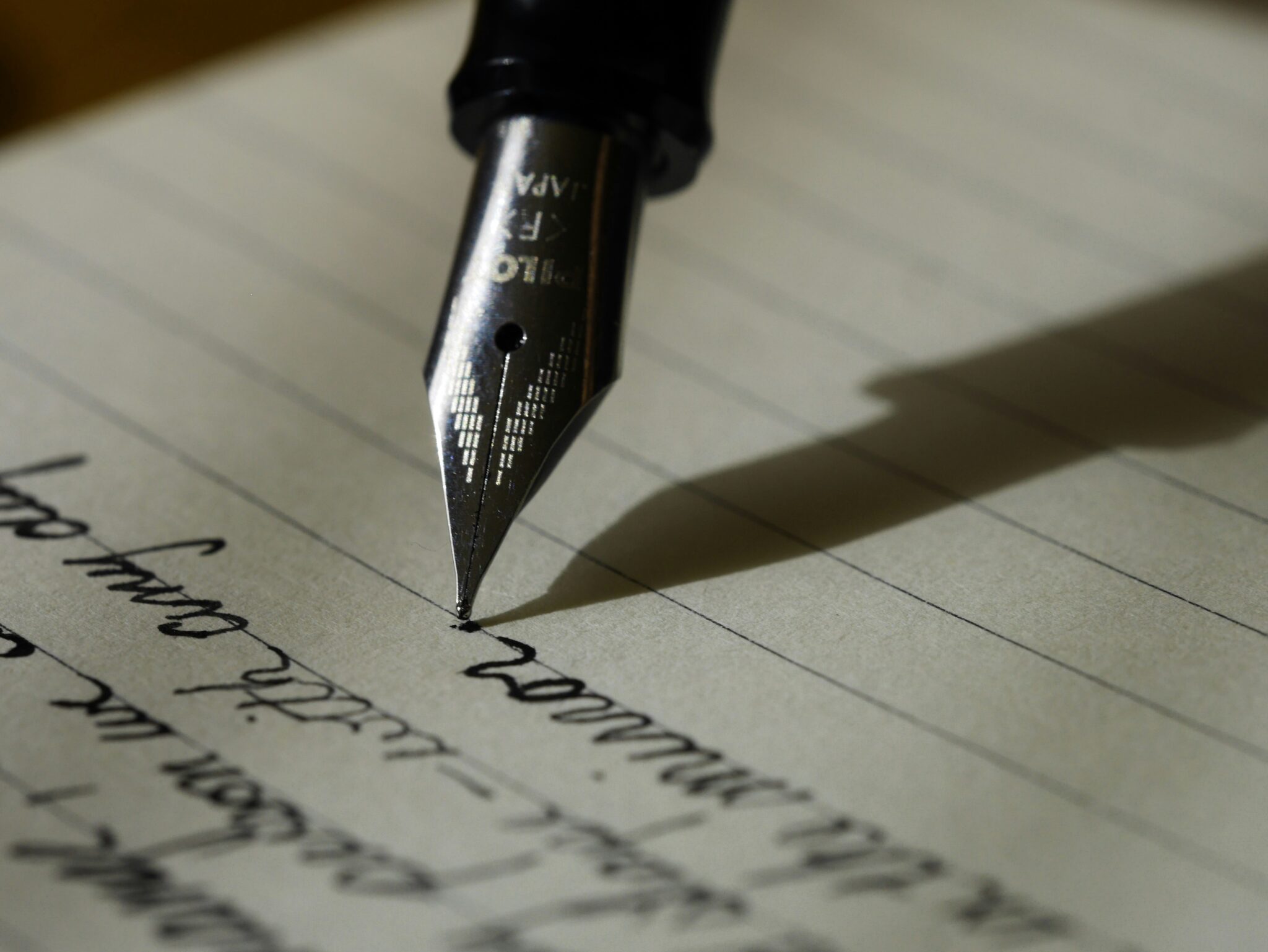 Cómo escribir un poema: guía práctica para escritores - SlowTales